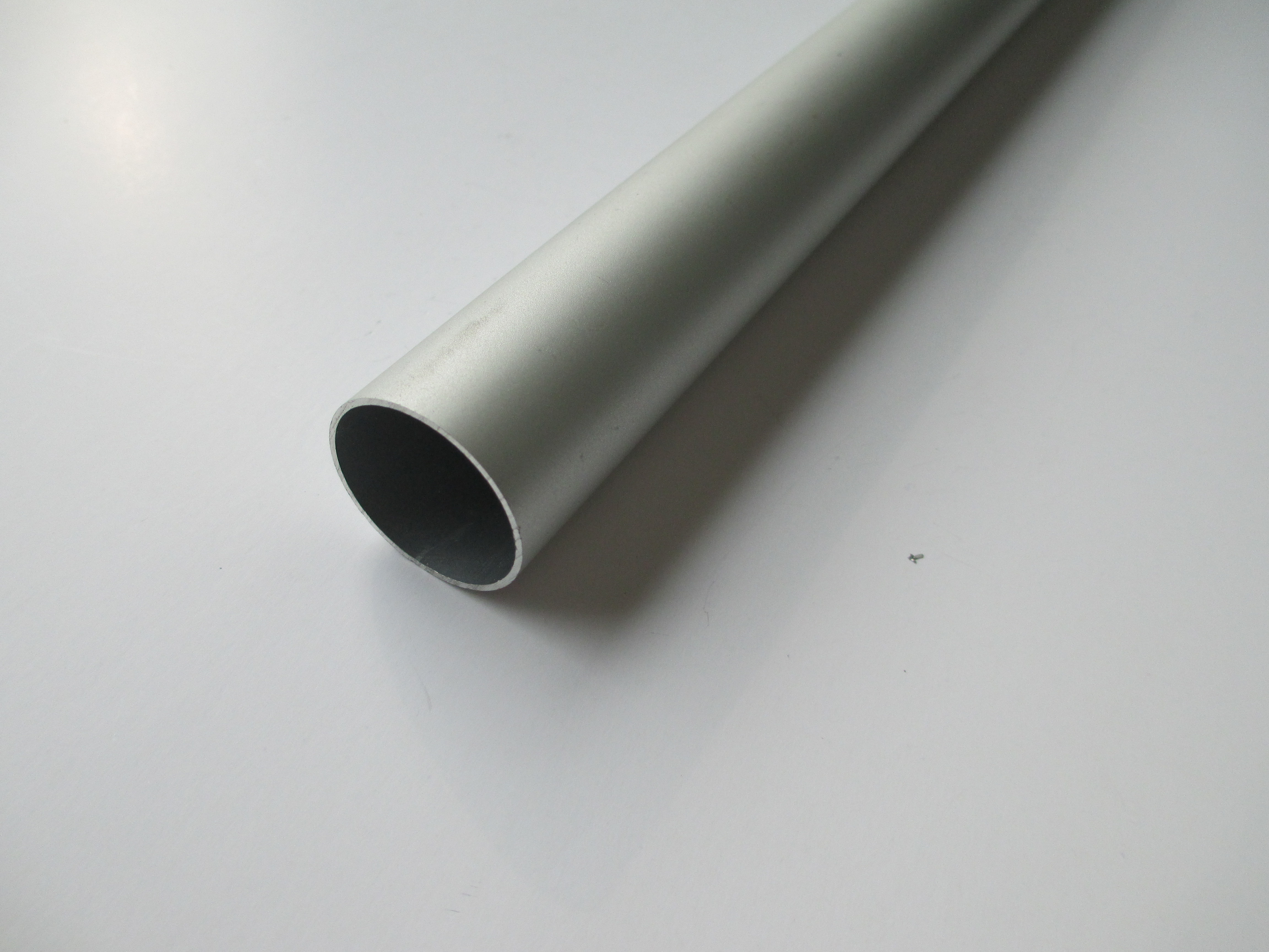 La línea plegable sacó el tubo de aluminio del revestimiento de la ...